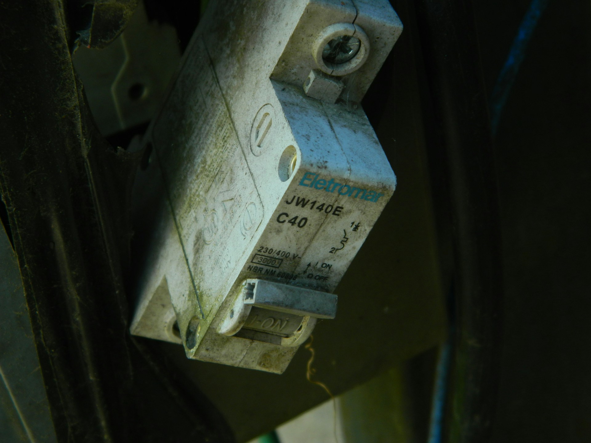 What is a Double Pole Circuit Breaker? Insights from Magnify Electric - Magnify Electric