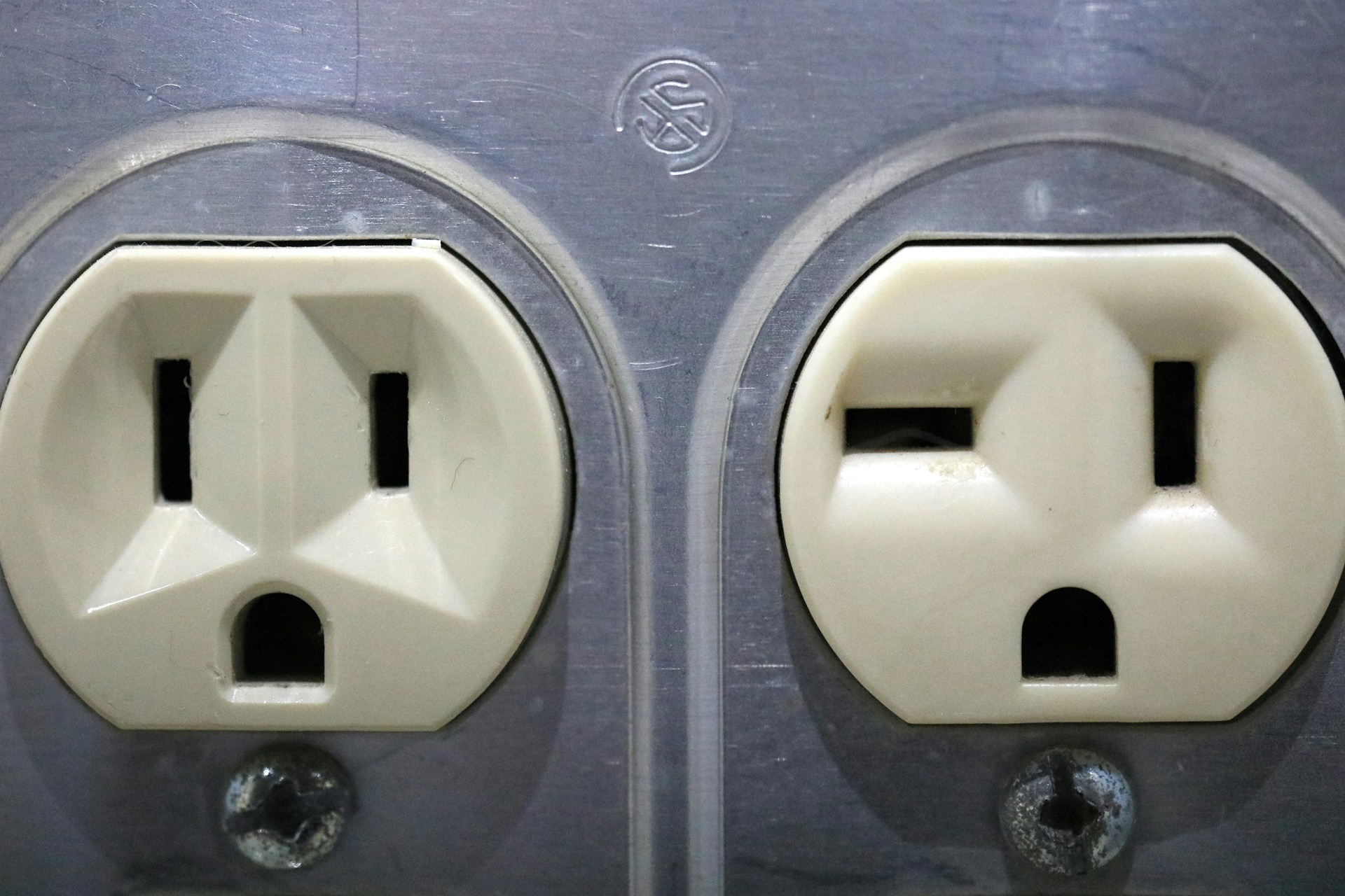 How to Install an Electrical Outlet Between Two Outlets: A Guide by ...
