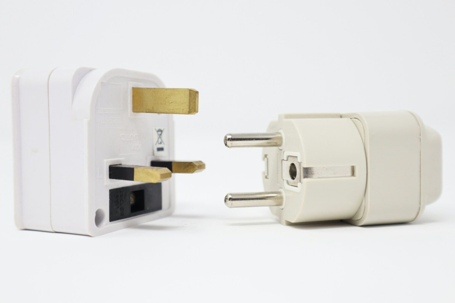 What Are the 4 Types of Electrical Outlets: A Guide by Magnify Electric ...
