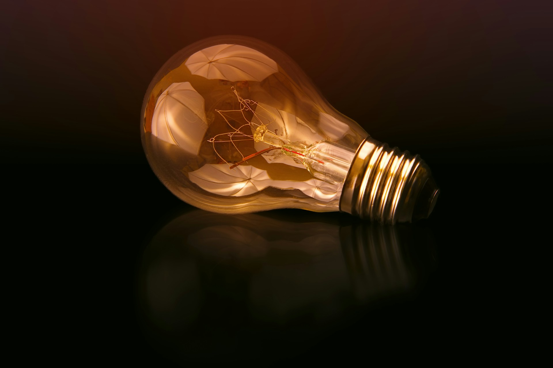 How Do I Change a Light Bulb: A Simple Step-by-Step Guide - Magnify ...